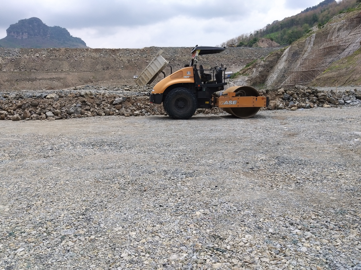 Pengurugan dan Pemadatan — PT. Selaras Karunia Sejahtera